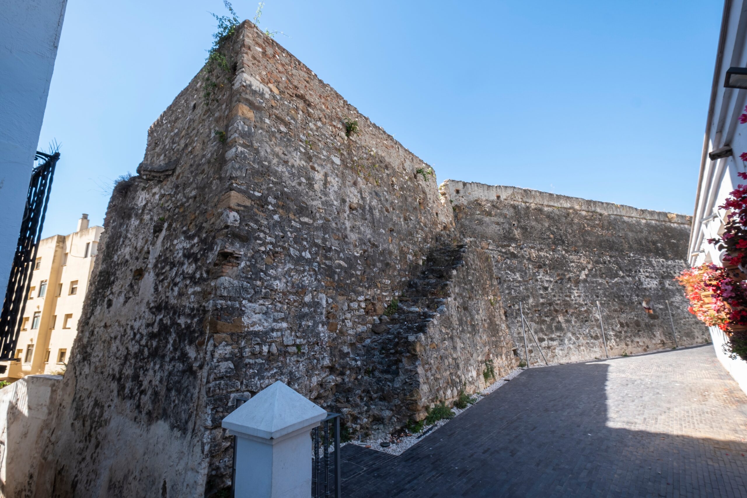 Estepona renoverar sin gamla borg – En Sueco